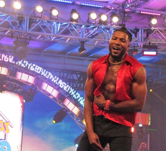 Former Gamecock earns fame in wrestling as 'Trick Williams'