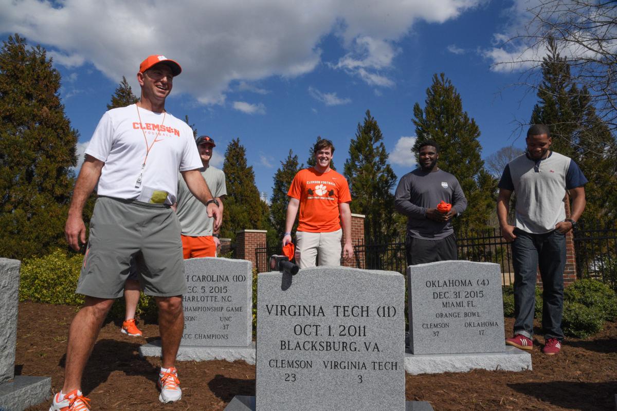 Clemson aims to add an Ohio State tombstone to its football graveyard ...