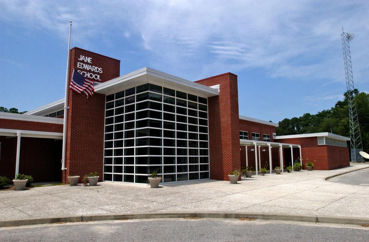 Edisto community proposes ambitious plan for saving Jane Edwards Elementary