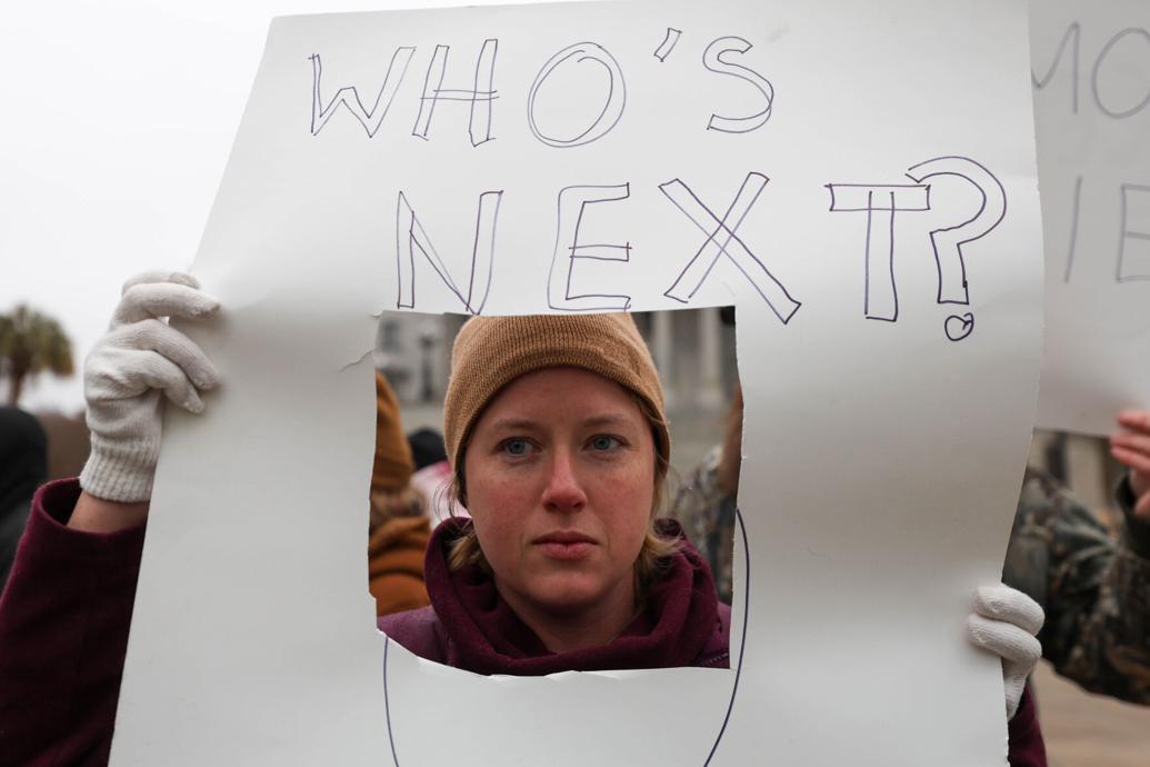 Crowd protests ICE during winter storm in Columbia SC