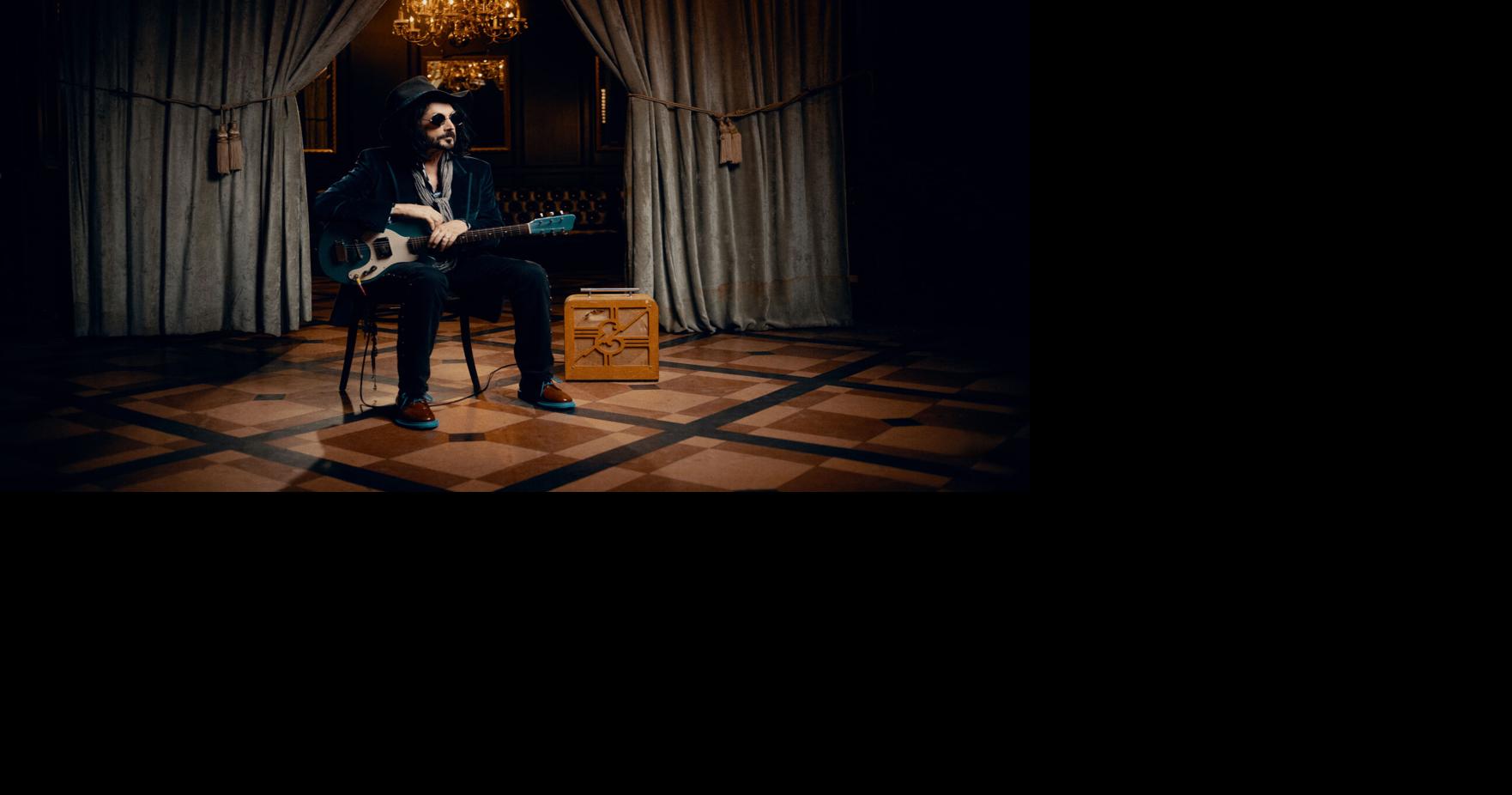 Tom Petty guitarist Mike Campbell playing Charleston show