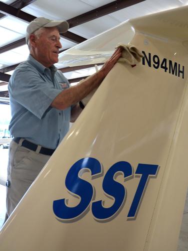 Top-notch pilots glide into Perry for a week of competition