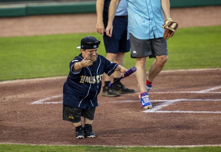 Baseball legends take on influencers in softball game