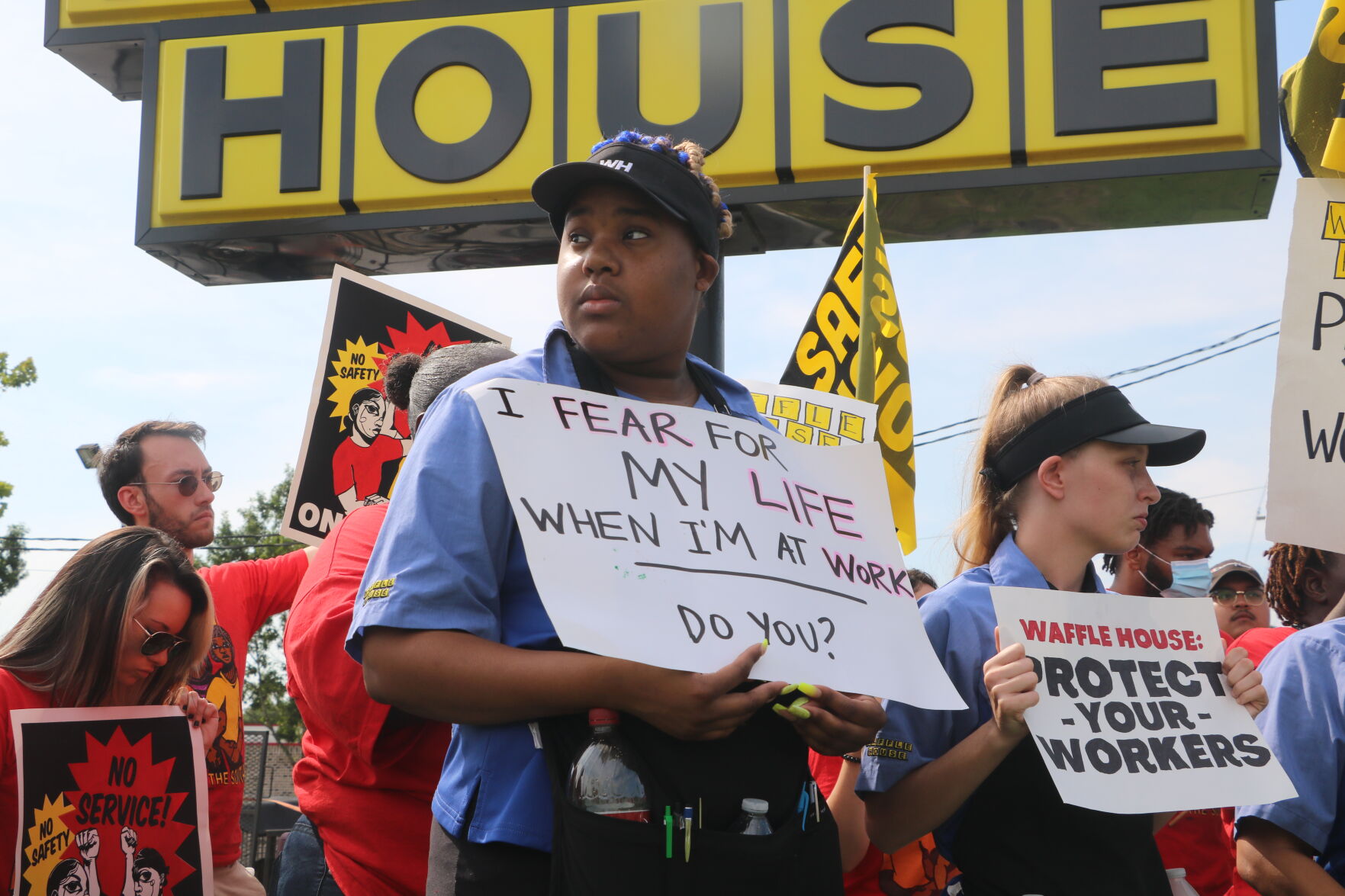 'Working for scraps': Columbia Waffle House workers strike over low pay ...