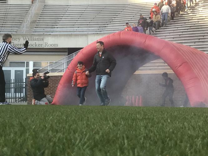 Dabo Swinney shares message with fathers: 'Boys love their mama, but ...