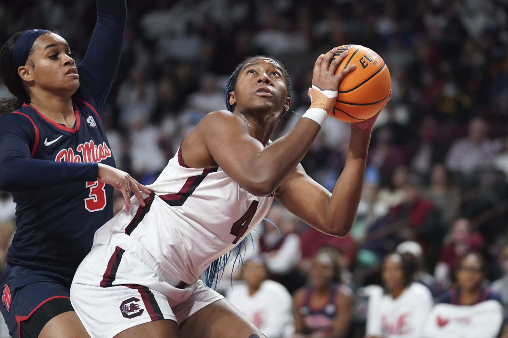 Boston wins matchup of top centers, leads Gamecocks to rout of No. 24 ...