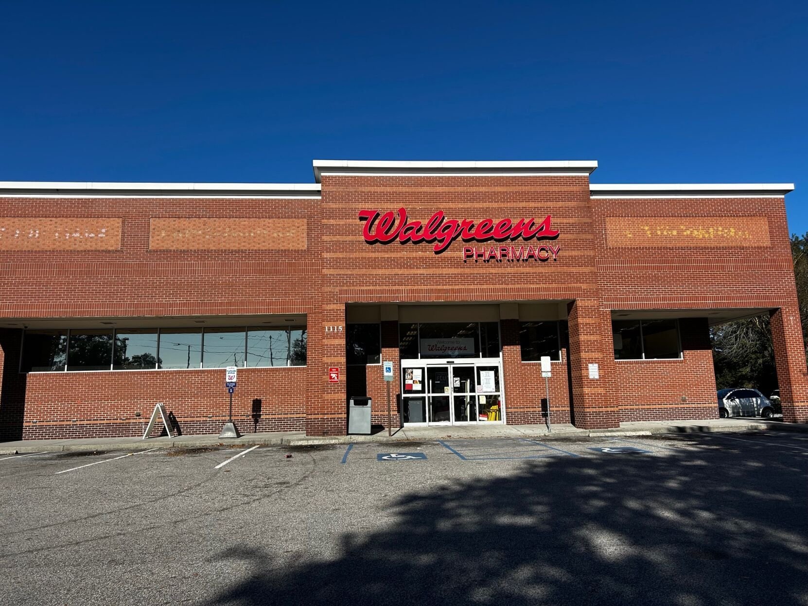 Walgreens cuts Charleston hours due to pharmacist shortage
