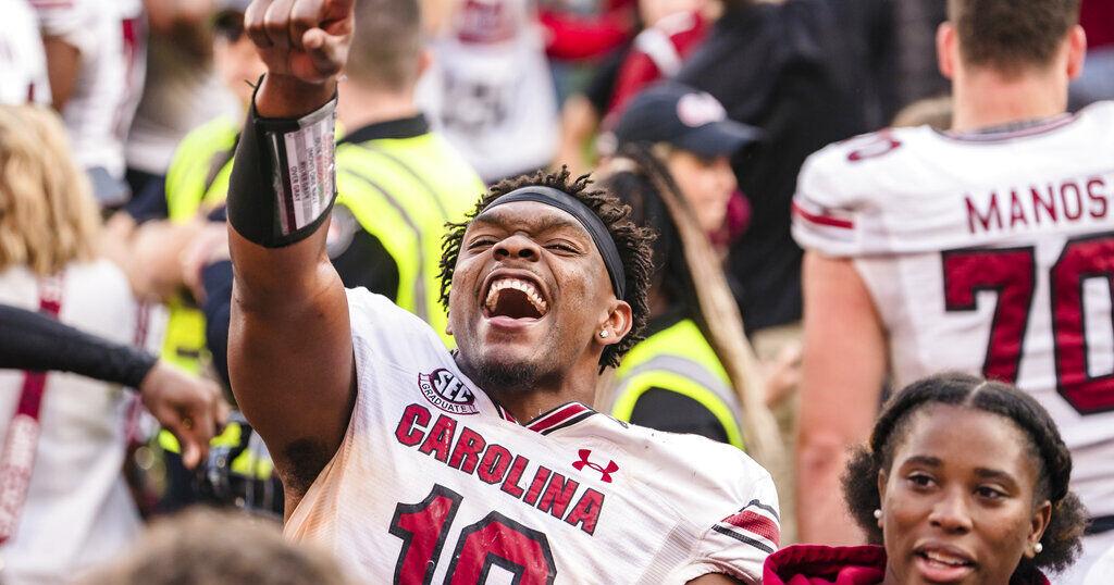 FLIP THE SCRIPT: Gamecocks end Clemson's rivalry win streak with 31-30 ...