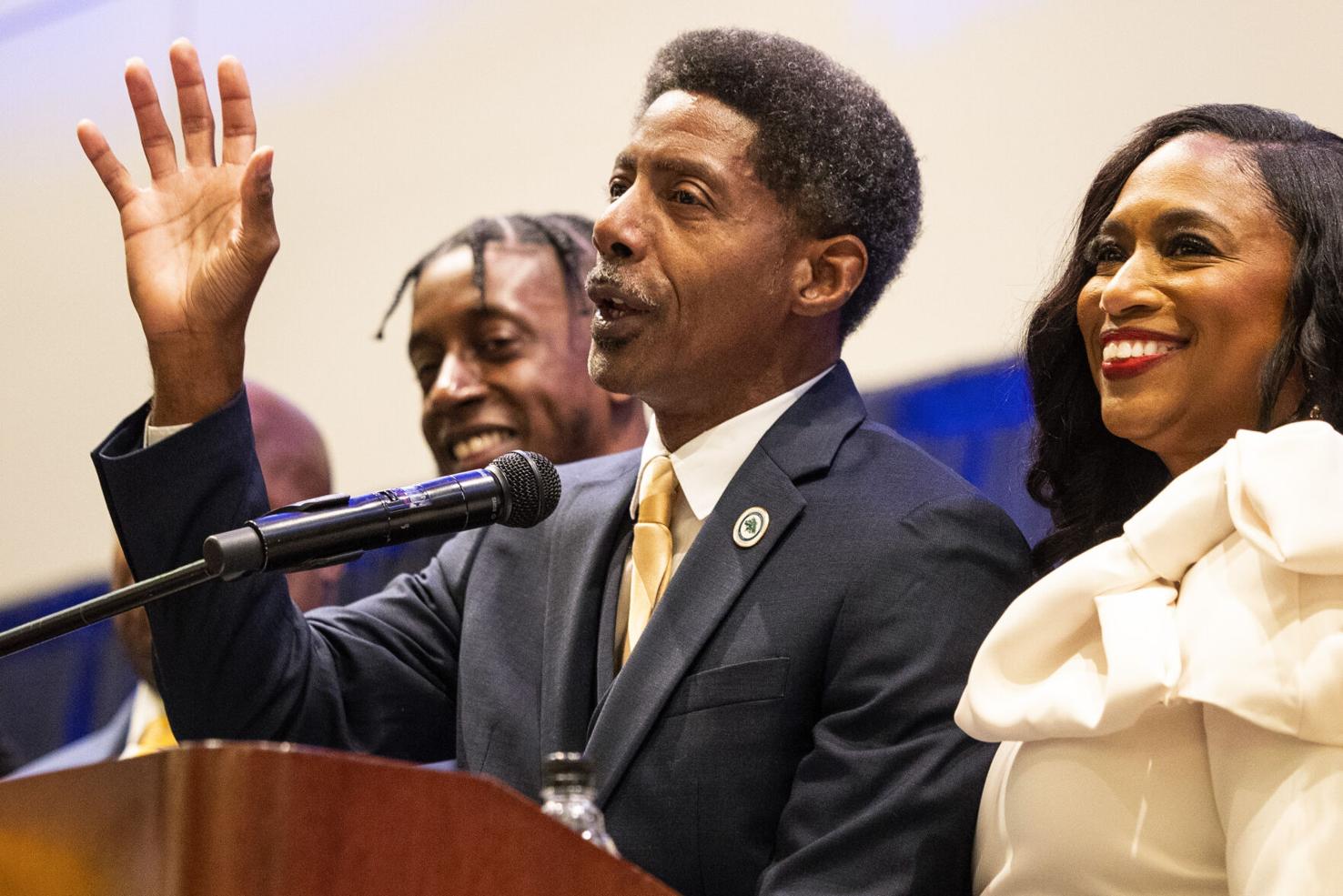 Reggie Burgess becomes North Charleston's fourth mayor