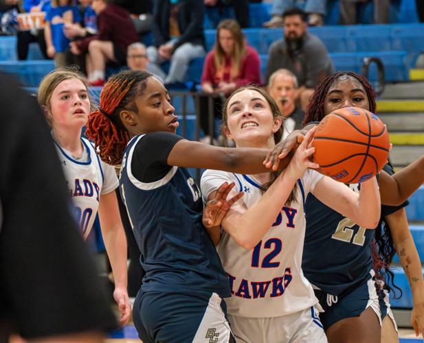 ROUNDUP: Gators, Cobras, Stags sweep region foes