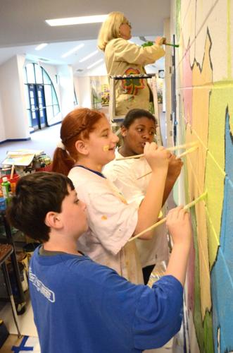 Warrenville Elementary adds art mural