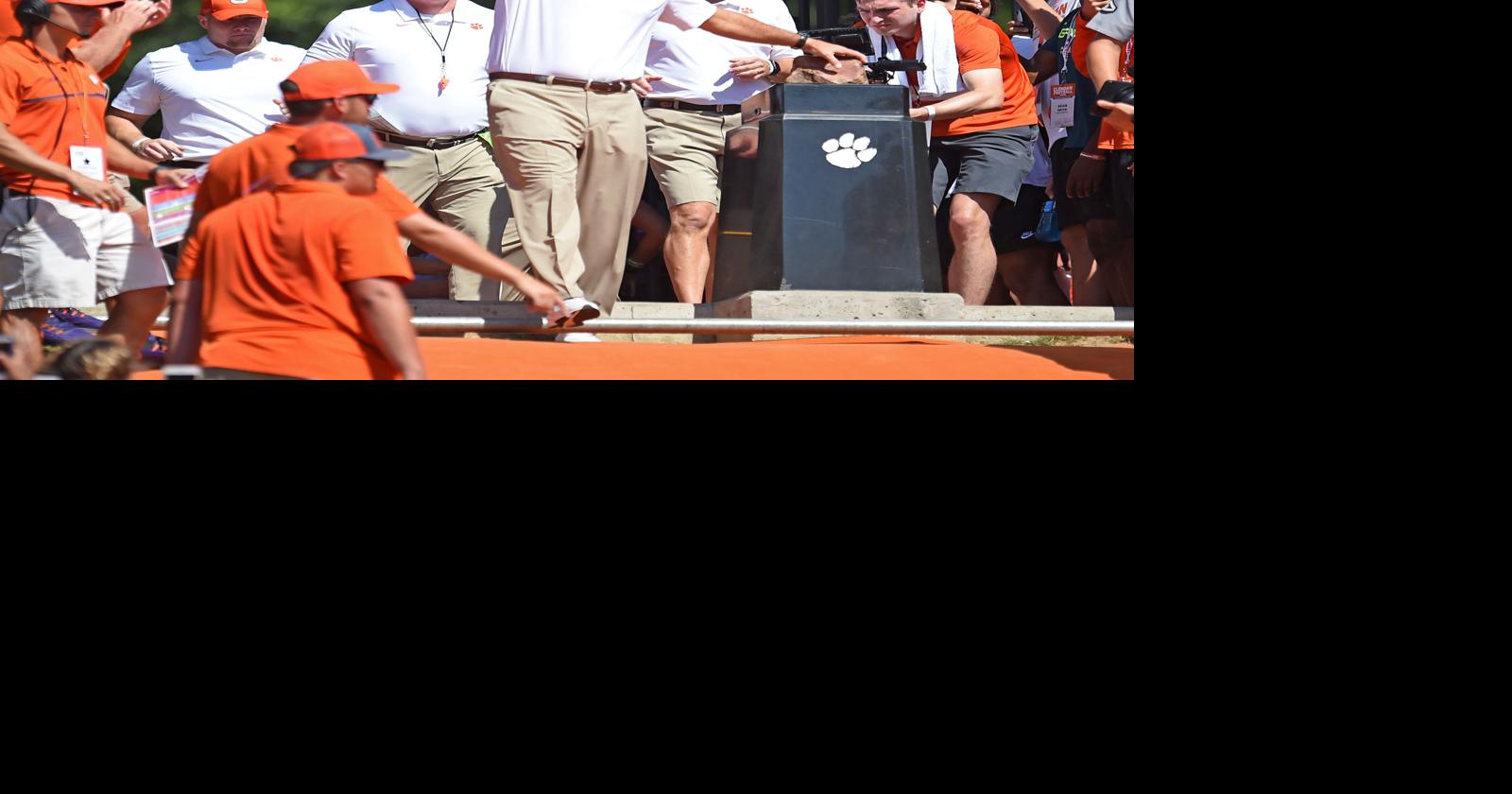 Clemson's running of The Hill: Behind 'the most exciting 25 seconds in ...