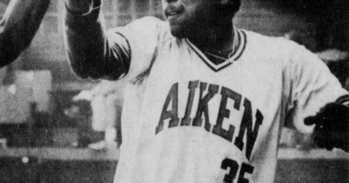 Roberto Hernandez to be inducted into S.C. Athletic Hall of Fame