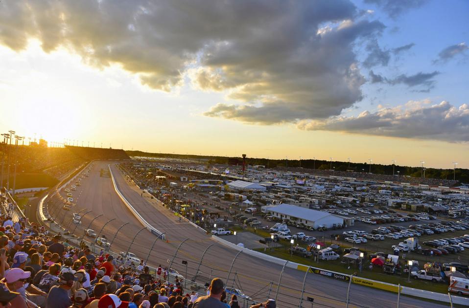 Darlington Raceway: Tradition keeps NASCAR's oldest major speedway in ...