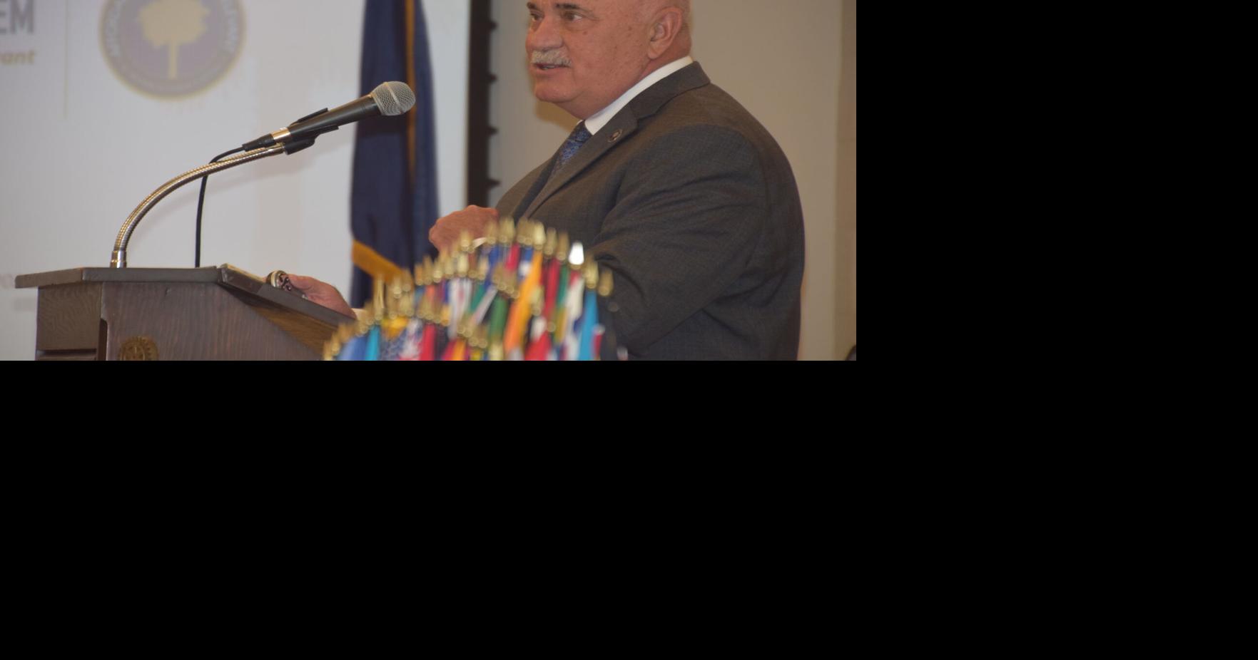 Hardee speaks to Rotary Club of Aiken