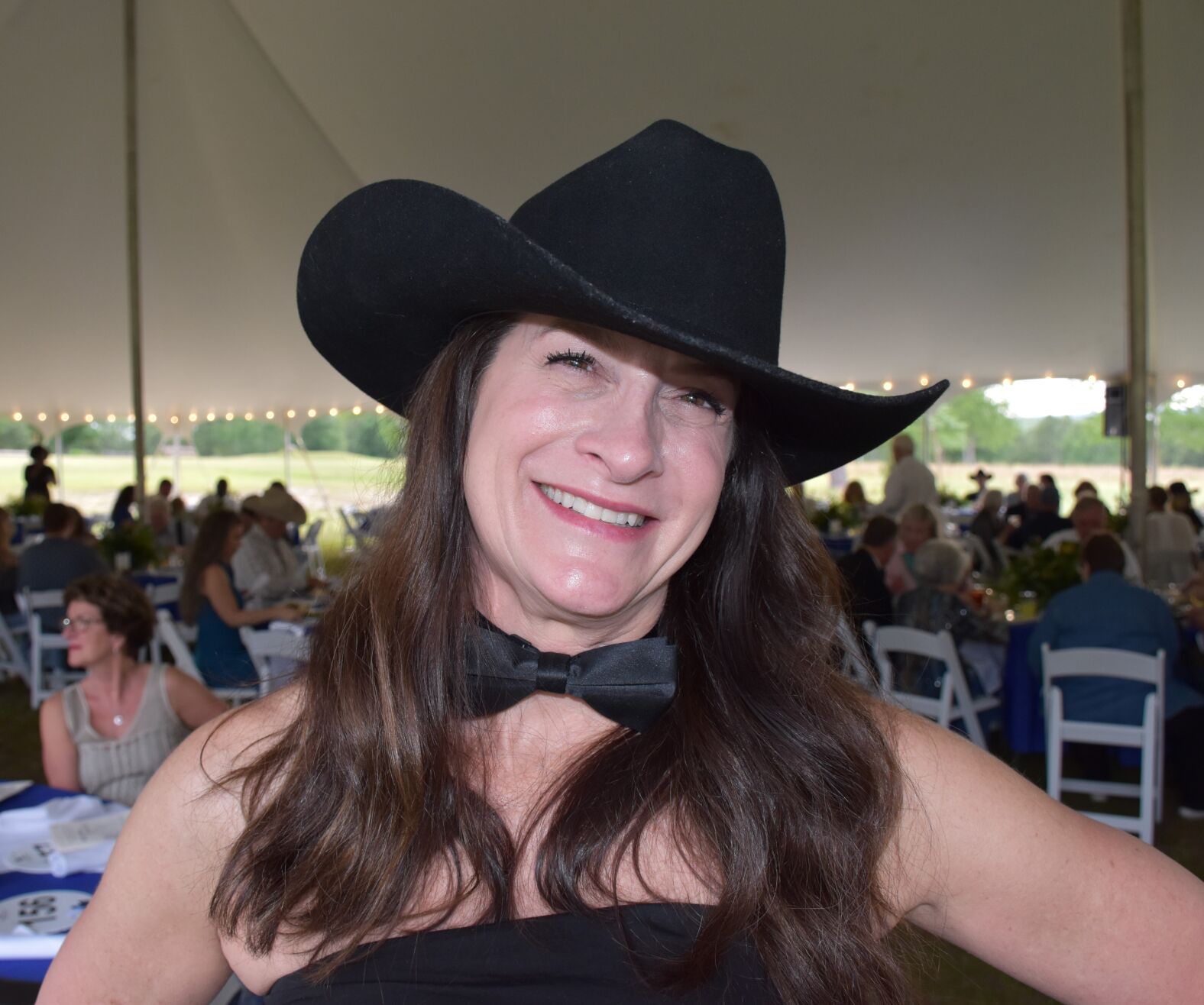 CAC supporters don black ties, blue jeans at annual fundraiser