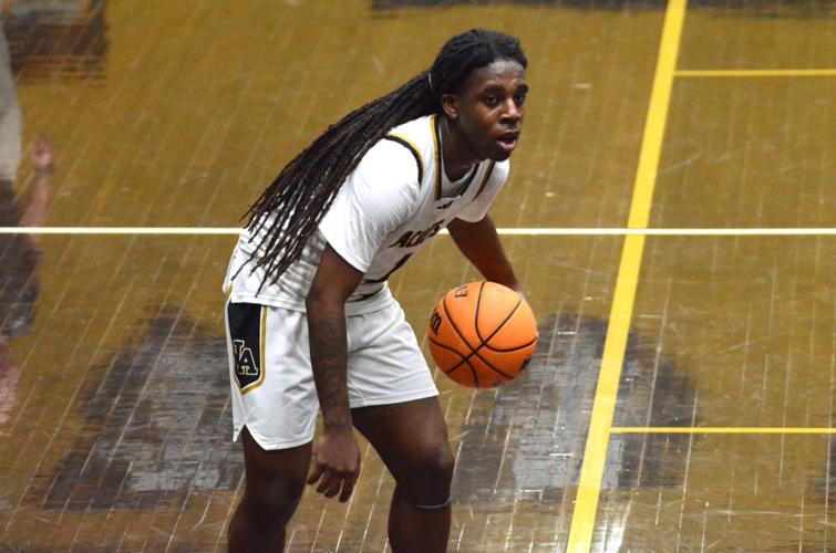 Dunbar reaches 1,000 career points in Gray Collegiate win