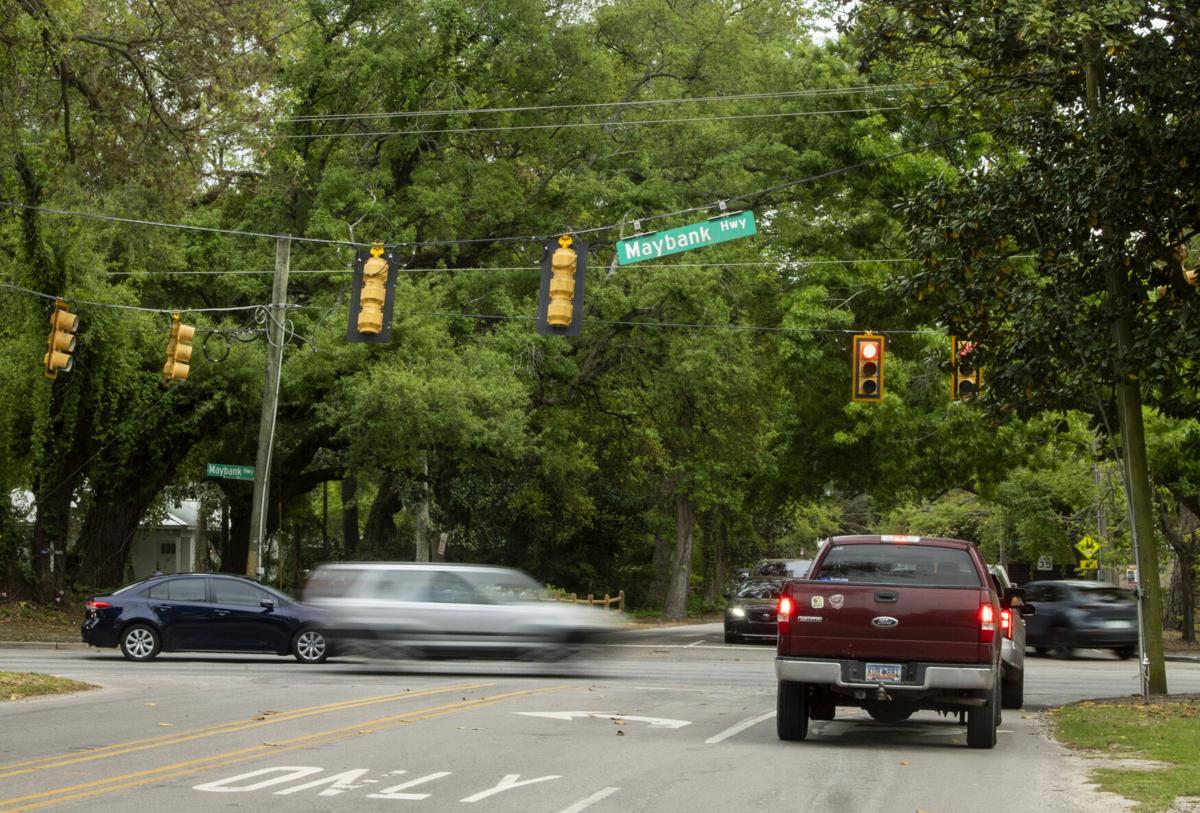 Charleston ponders quick fixes for James Island intersection