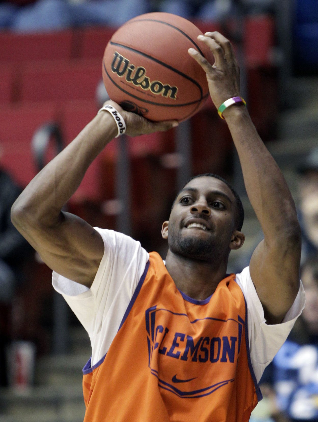 Former Clemson guard Demontez Stitt, 27, dies of reported heart attack