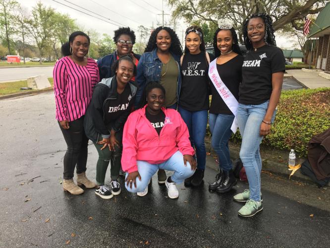 Wando High School Dream Club, Step Team visit Mount Pleasant Manor
