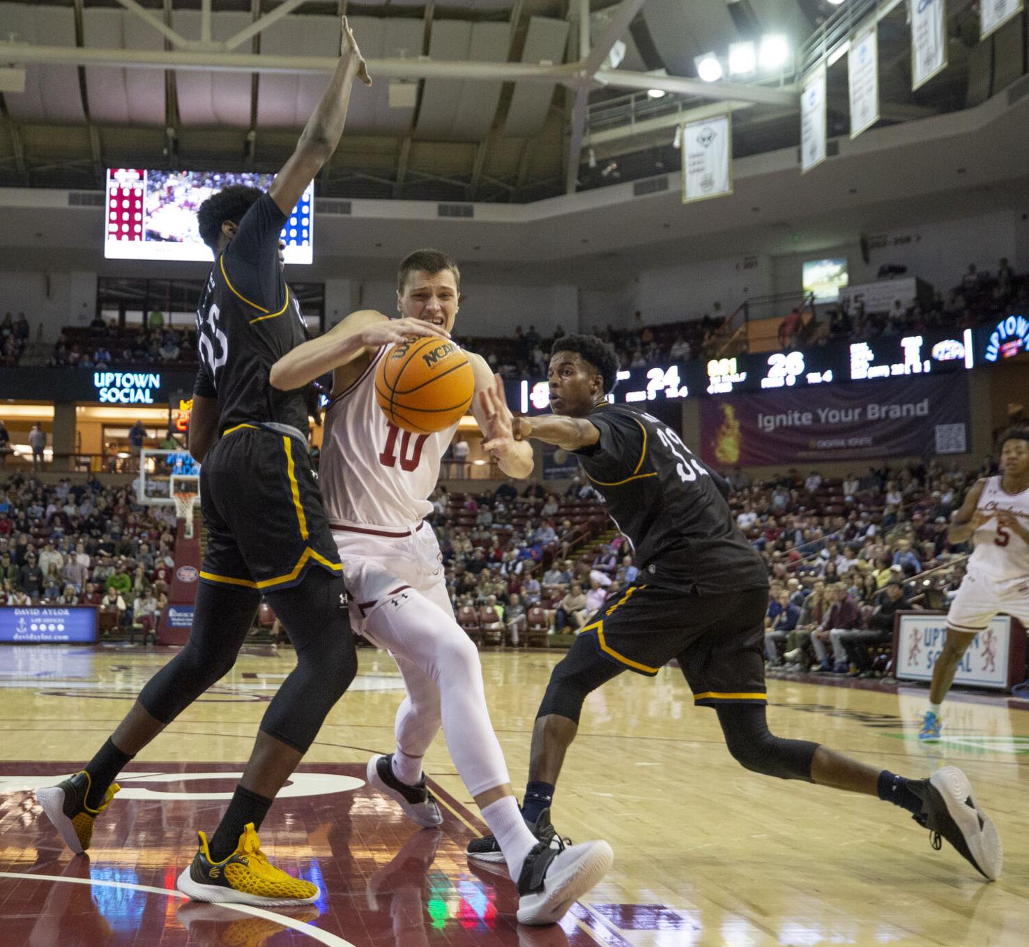 College of Charleston basketball's Ante Brzovic fluent in Croatian ...