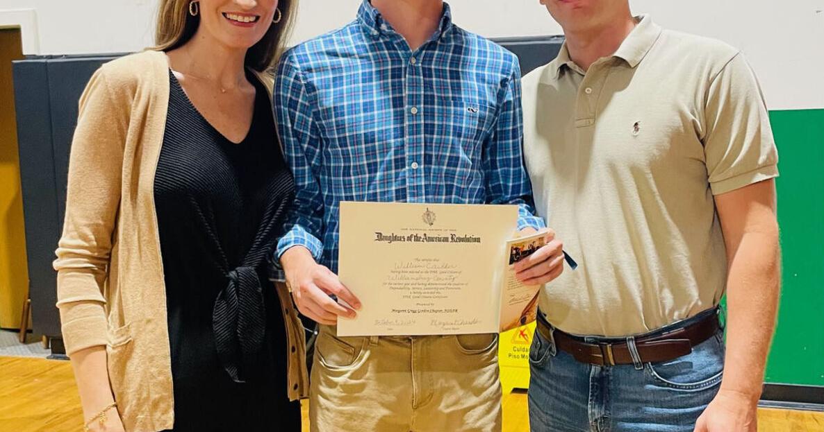 Williamsburg Academy Senior presented Good Citizen Award