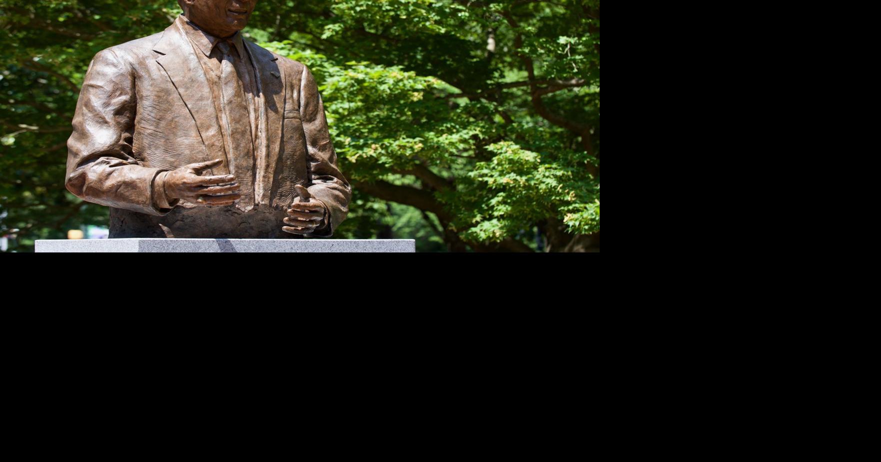Former Aiken mayor honored with bronze statue in downtown parkway ...