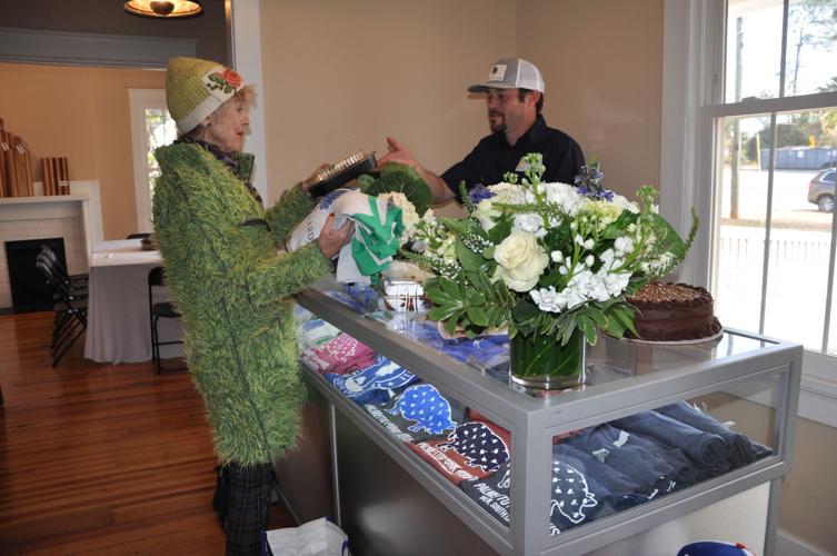 Blue Collard offers preprepared Southern-stye food, catering services