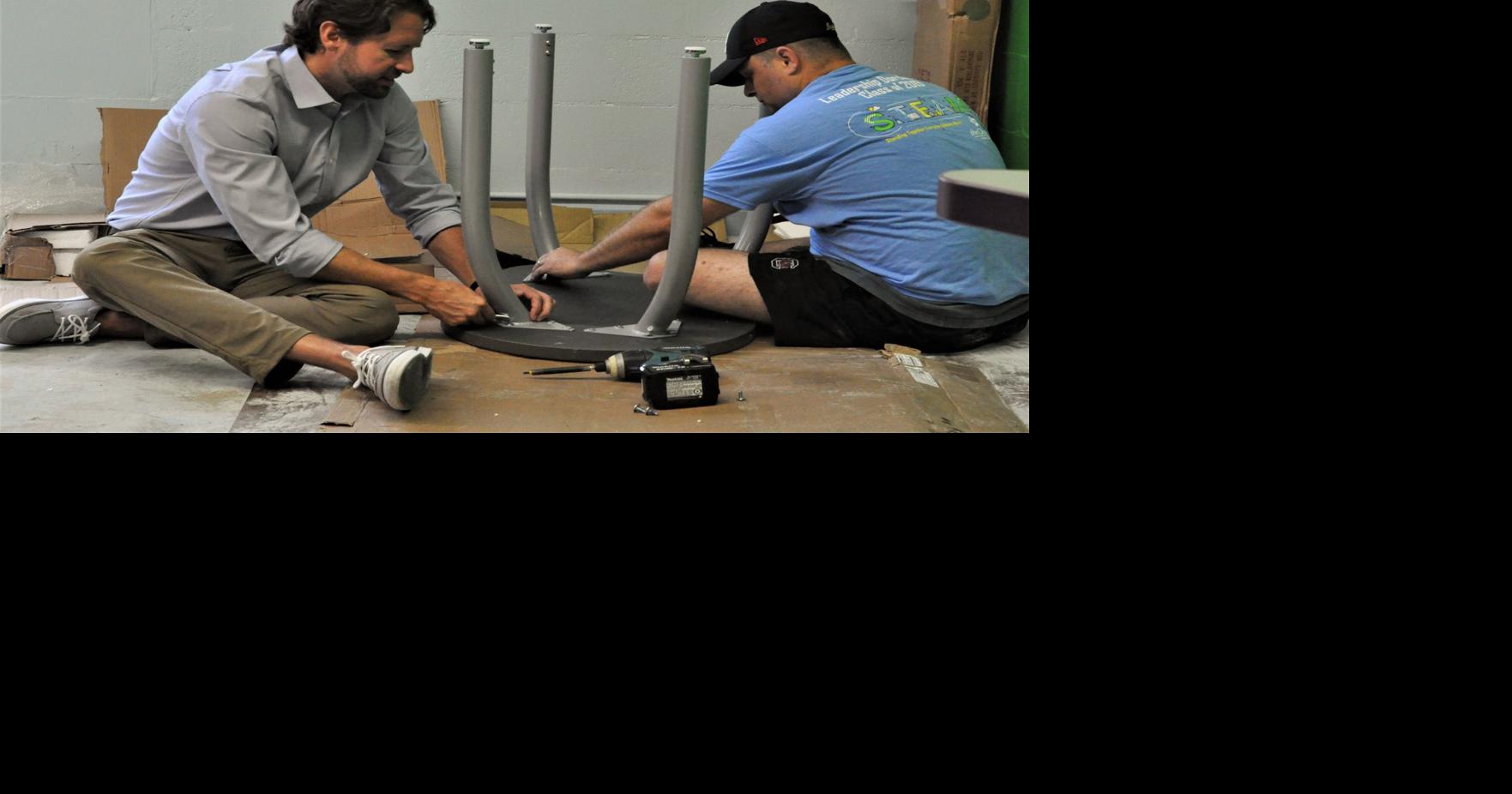 Cunningham lends a hand to STEAM lab construction at Summerville Elementary