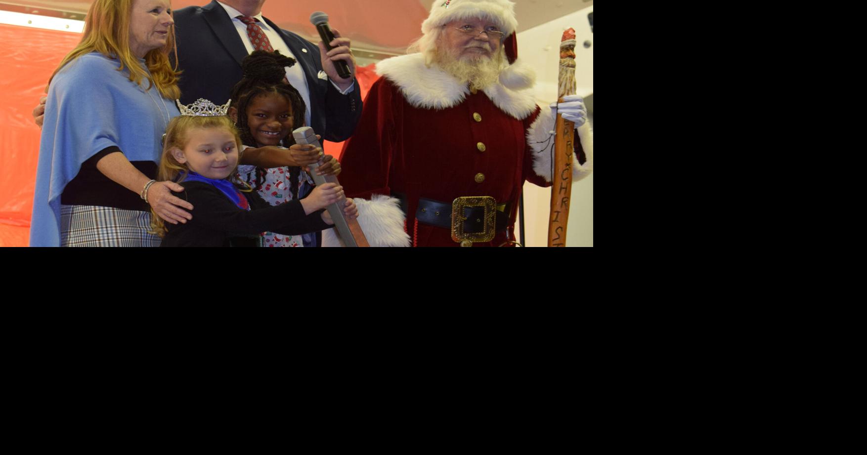Christmas season officially begins in Aiken with annual tree lighting
