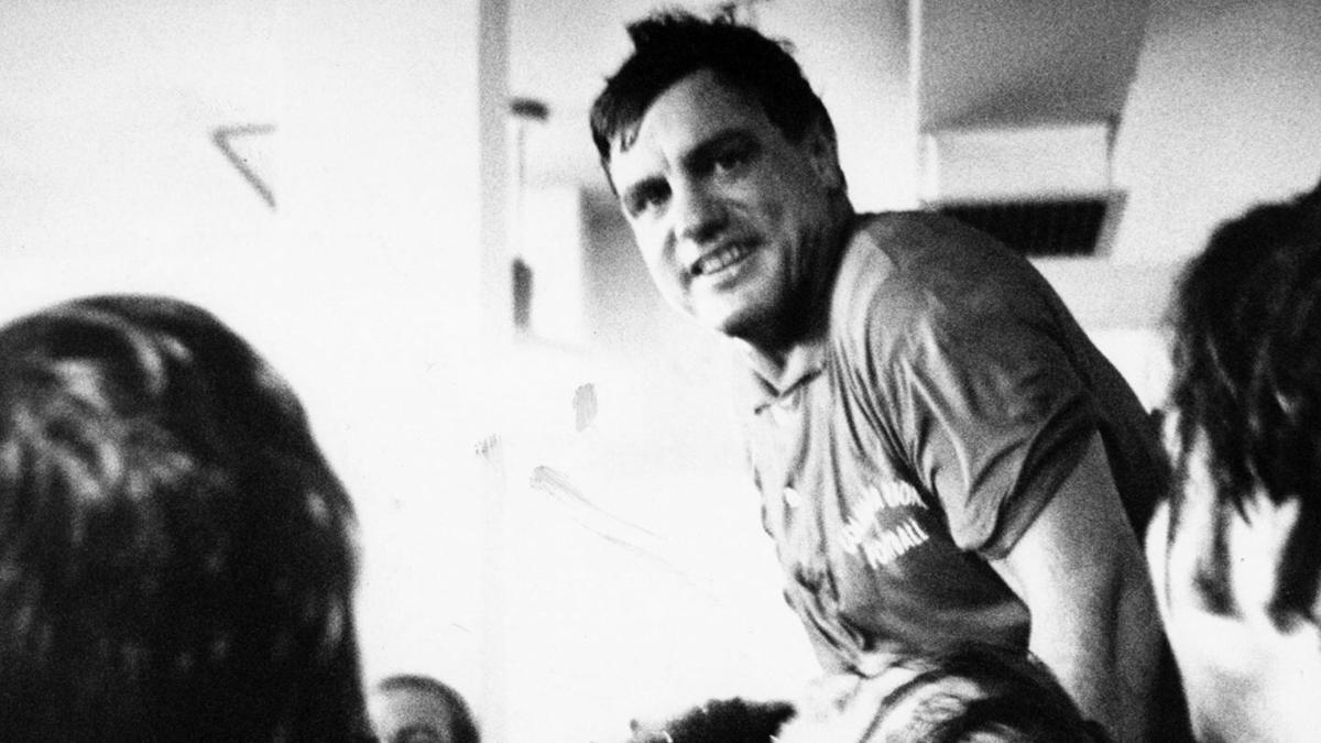 Famed football coach Frank Navarro dies