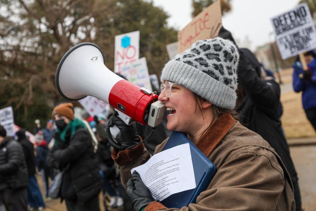 Crowd protests ICE during winter storm in Columbia SC