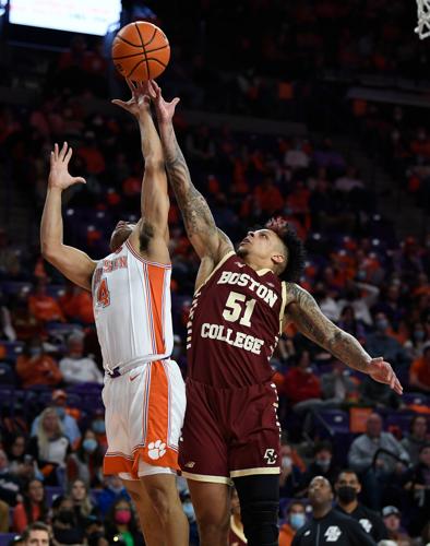 Former Cougar Brevin Galloway to play final basketball season at ...