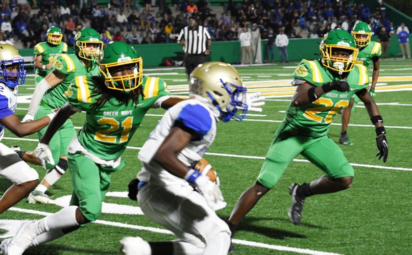 Green Wave eliminates Stags from football playoffs
