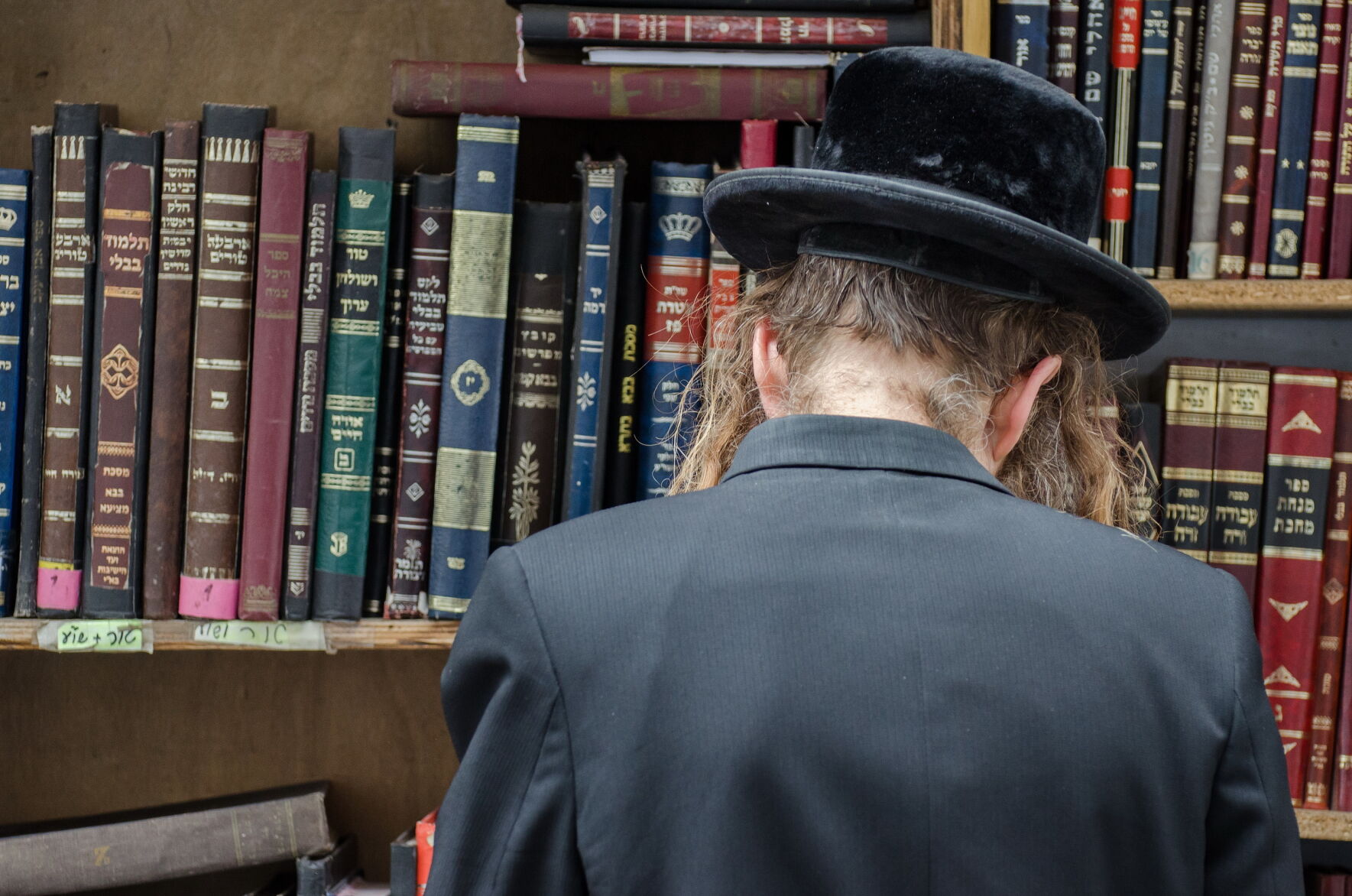 Explore the traditions of Jewish Book Month before Hannukah