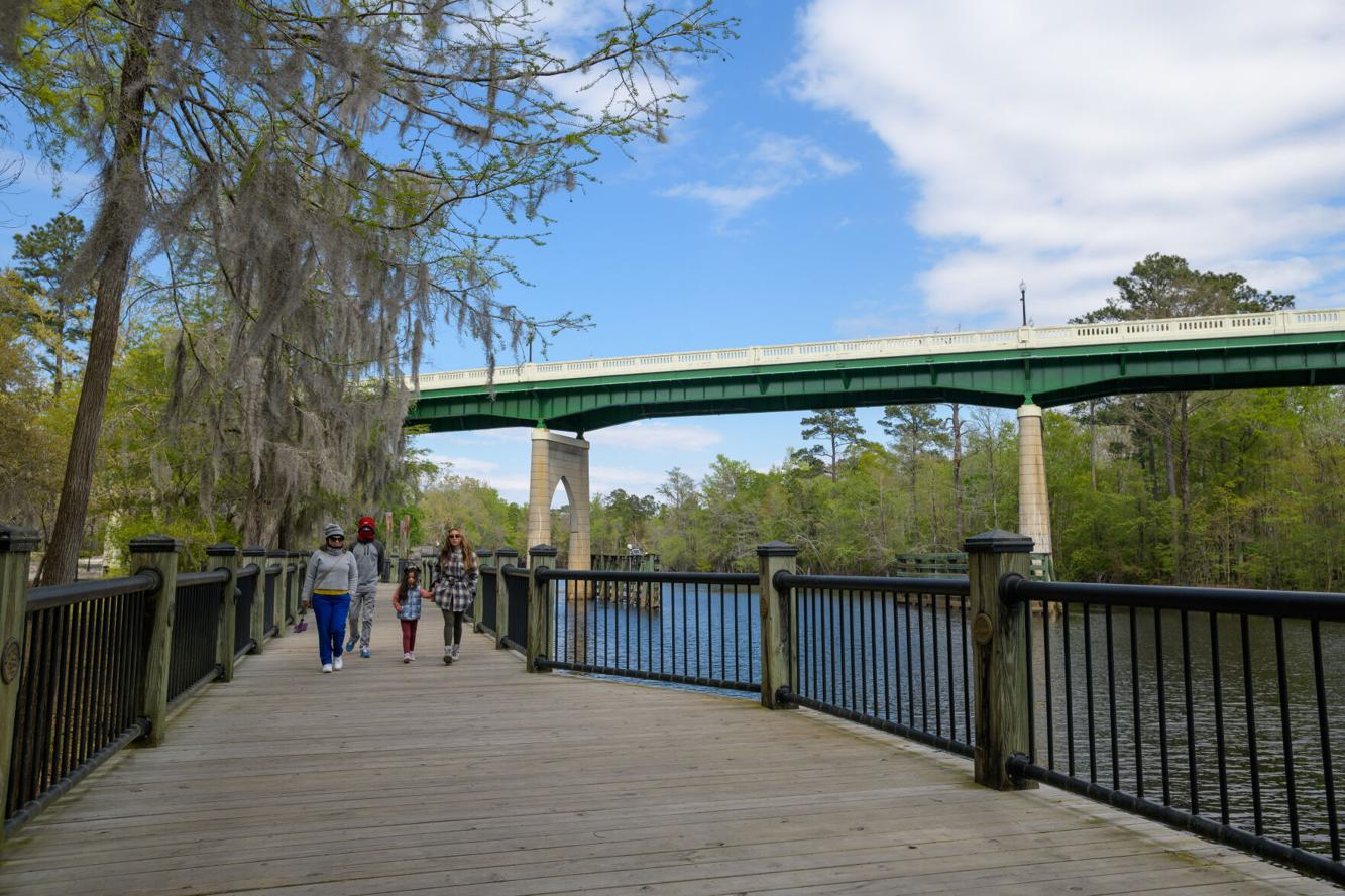 Conway extends Riverwalk amid seasonal tourism push