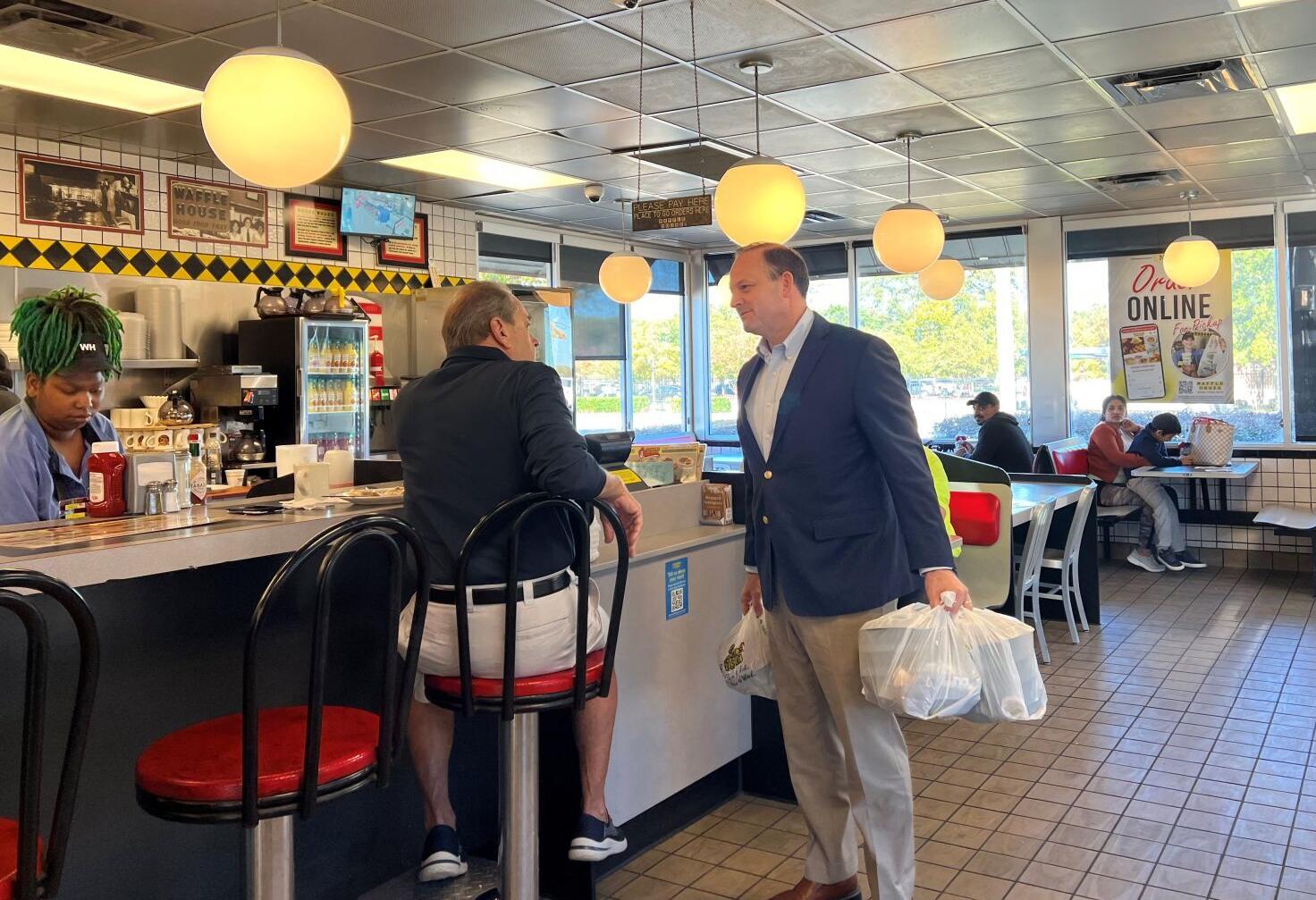 Alan Wilson gives Waffle House to Charleston airport workers