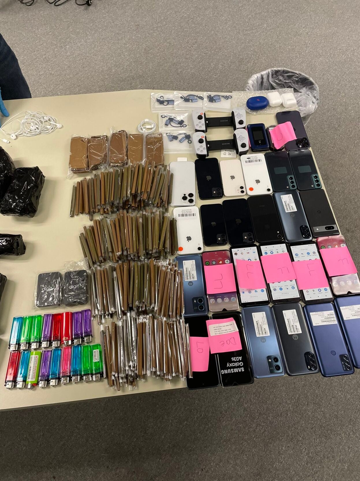 2 SC prison officers arrested on charges of bringing in contraband