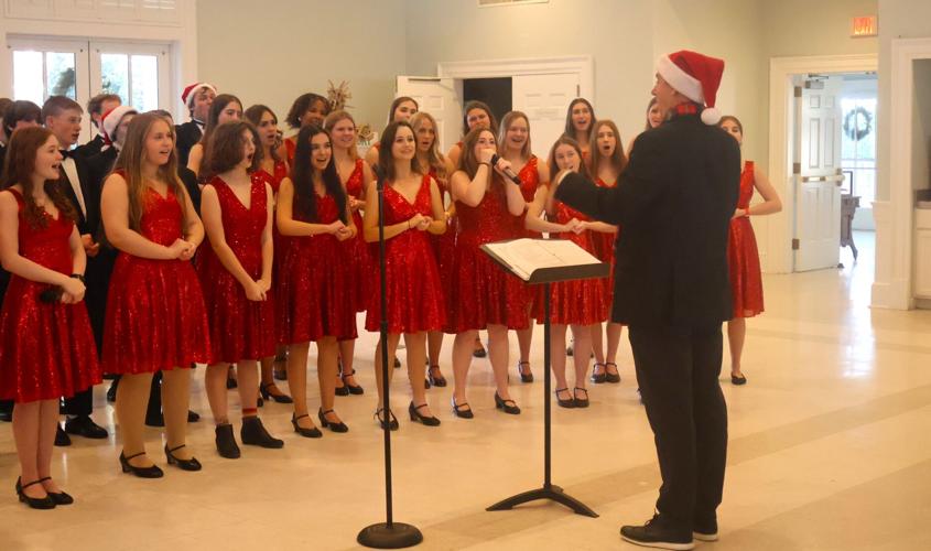 Wando rings in the holiday spirit