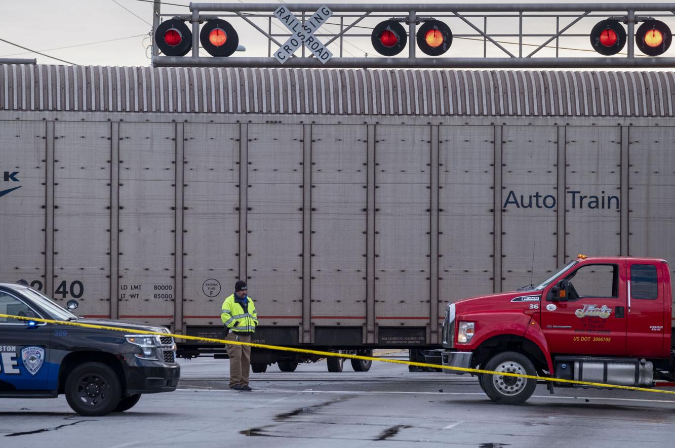 Train kills 1 pedestrian in Adams Run, Charleston County