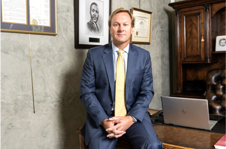 McLeod maintains gov. campaign despite calls from Democrats