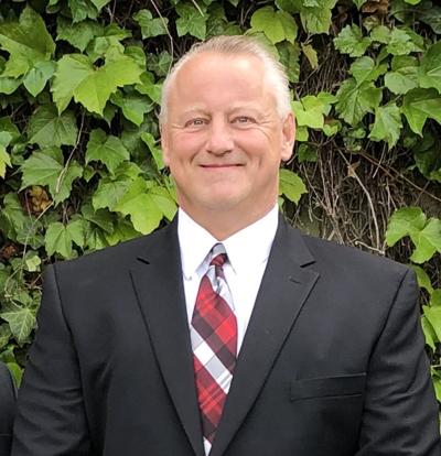 Former police chief Carl Ritchie running for town council