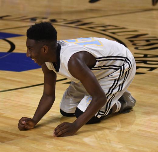 Ridge Spring-Monetta to play for state title after buzzer-beater