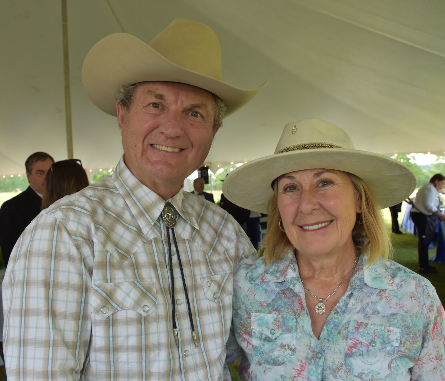 CAC supporters don black ties, blue jeans at annual fundraiser