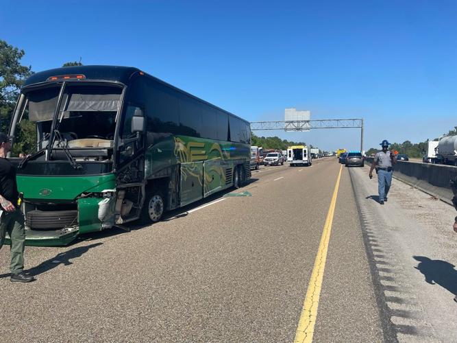 Bus crash injures University of South Carolina students