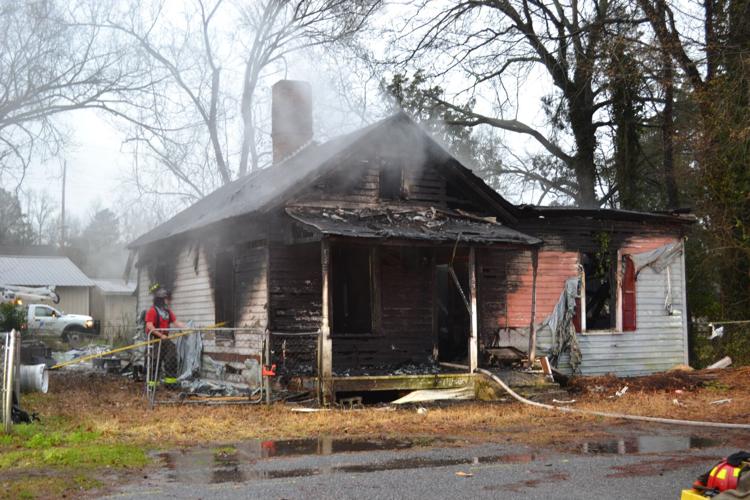 Firefighters respond to early morning fire in Warrenville