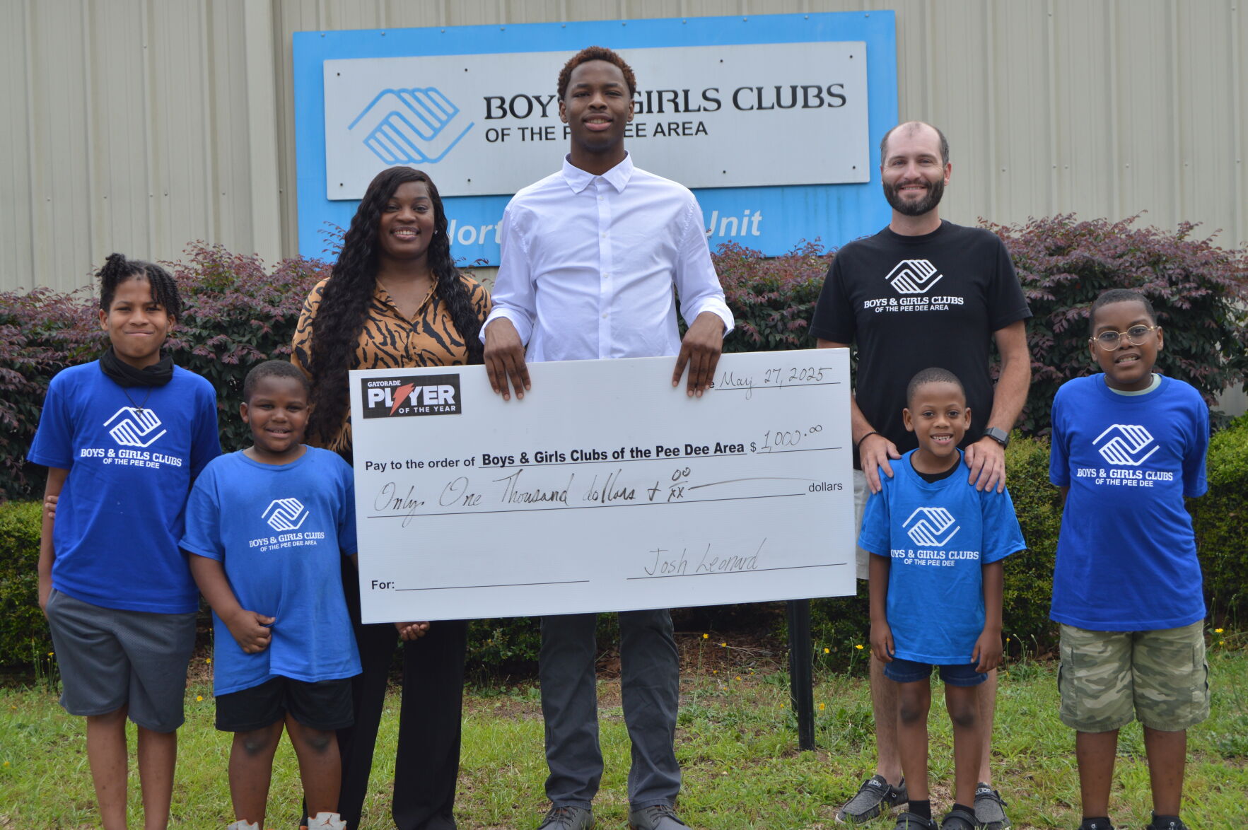 Wilson High School basketball star gives Gatorade grant