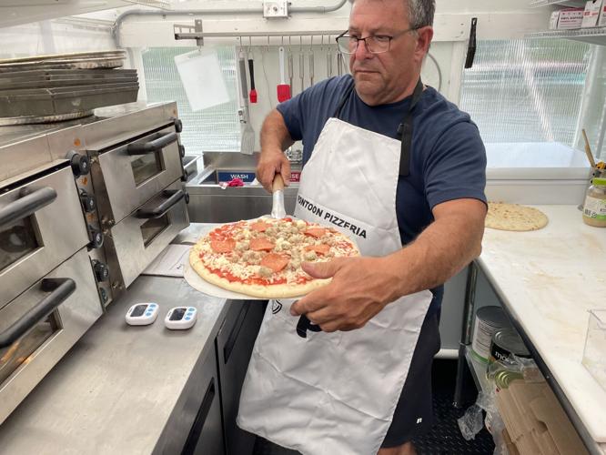 New York City native opens floating pizzeria in Georgetown County