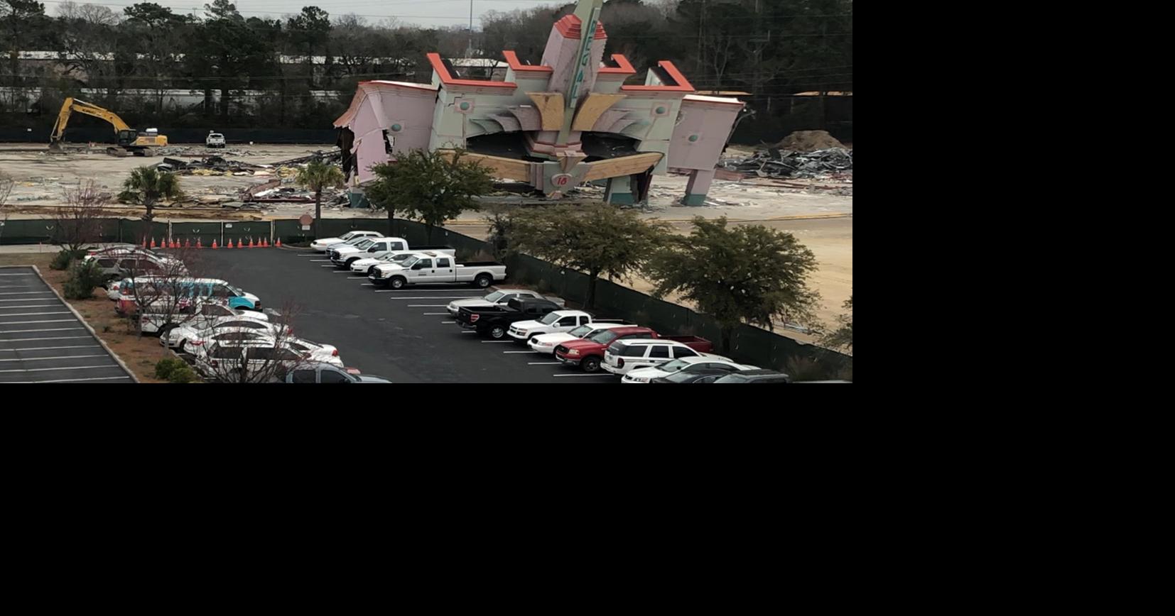 Watch the facade of Regal Cinemas collapse in North Charleston during ...