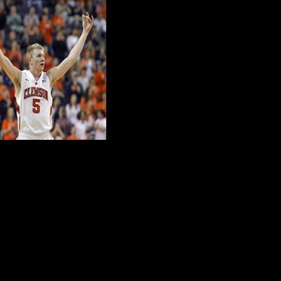 Clemson basketball player Tanner Smith's selflessness sparks smiles ...